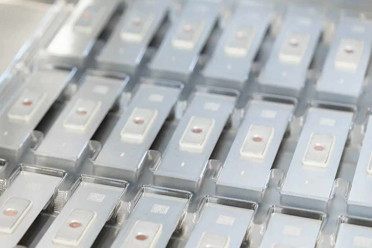 Battery cell housings for prismatic and cylindrical batteries ...